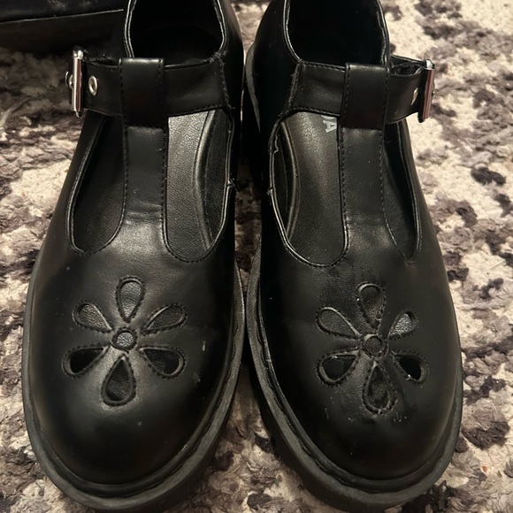 La Moda | Shoes | La Moda Mary Jane Shoes With Floral Cutout Design ...
